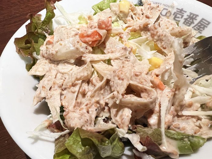 【実食レポ】カレーにサバの味噌煮！？ CoCo壱番屋の「SABA とごぼうのスパイスカレー」が専門店並みに旨かった！ – ページ 2 – 食楽web