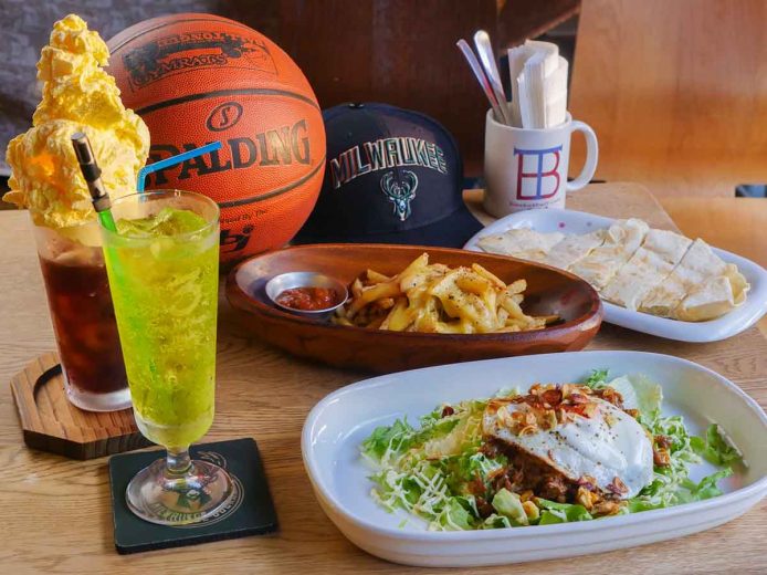 日本のNBAファンの聖地へ！ 日本初のバスケットボールカフェ『Basketball Cafe BALL TONGUE』（東京・木場）へ行ってき ...
